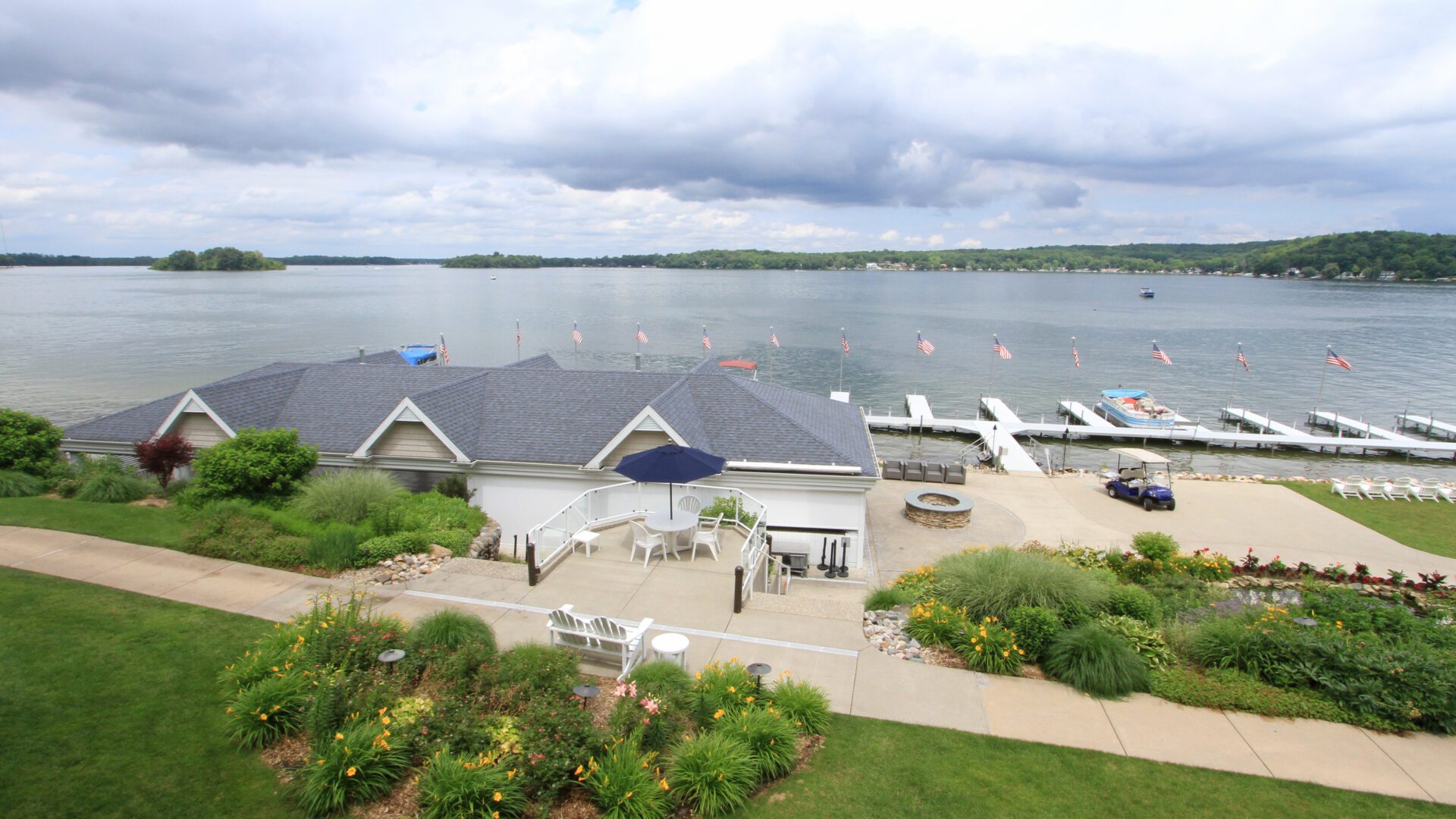 Hotels in Shelbyville MI - Gun Lake Michigan Lodging | Bay Pointe
